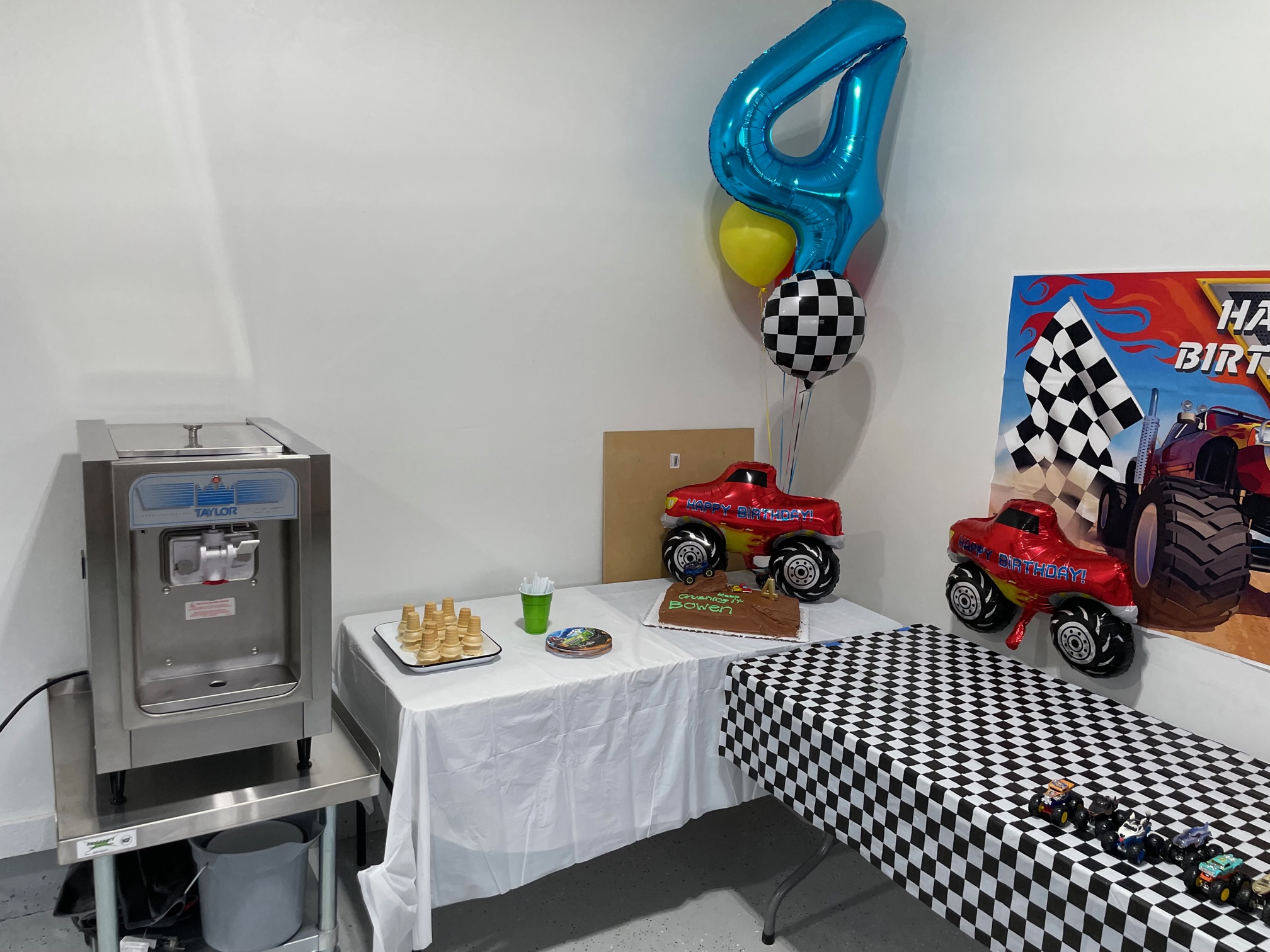 Izzy’s Ice Cream Gallery – Izzy's Soft Serve Ice Cream