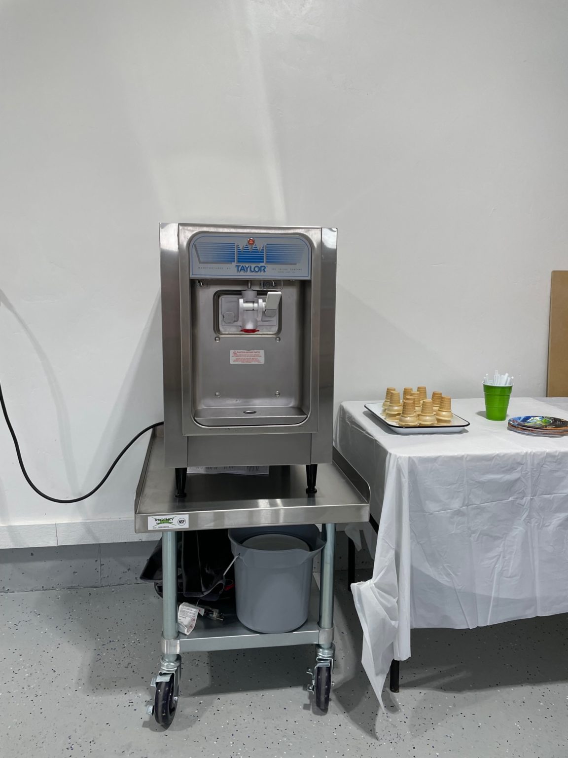 Izzy’s Ice Cream Gallery – Izzy's Soft Serve Ice Cream